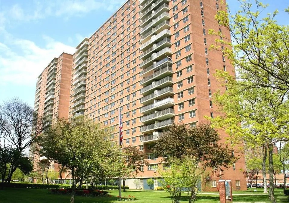 Laughing, Screaming, Crying: P.S. 100, Trump Village and Brighton Beach ...